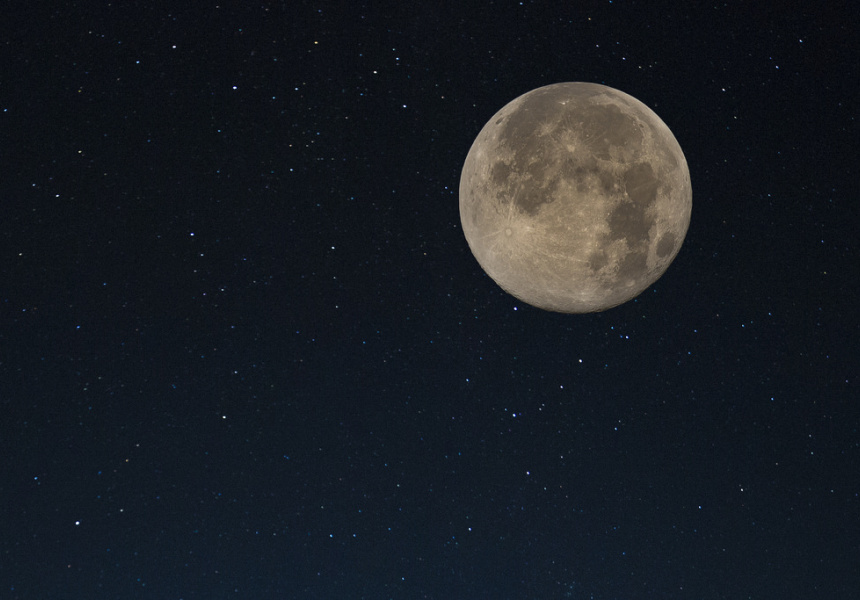 How to Take Good Photos of the Supermoon Tonight