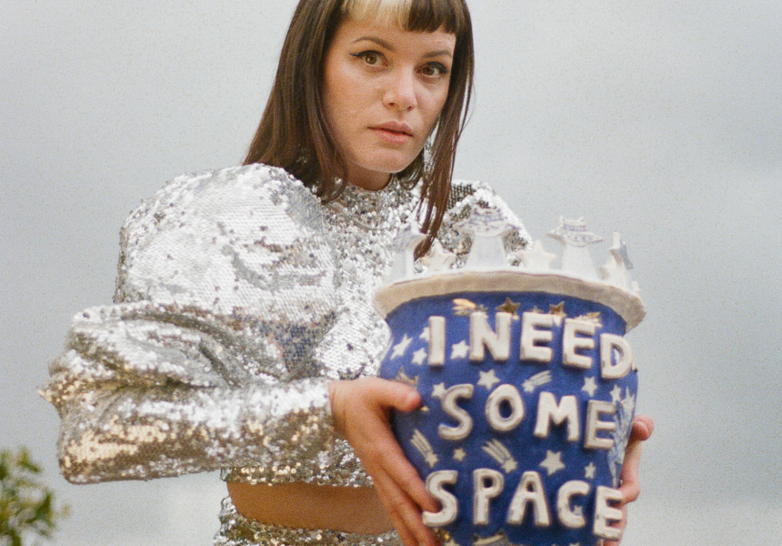 Ceramicist Bonnie Hislop Thinks Your Home Deserves an Enormous Trophy