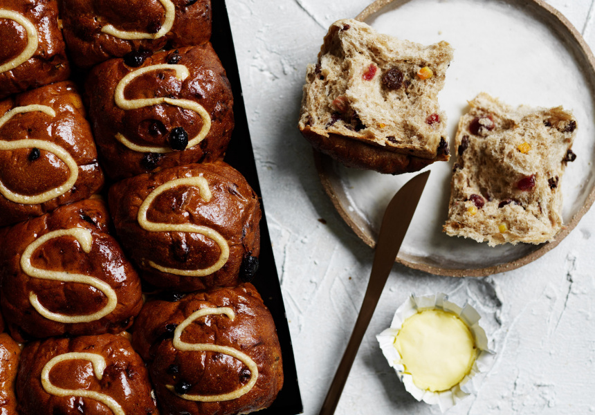S Marks the Spot on Sonoma Bakery’s Spice and Fruit-Filled Not-Cross ...