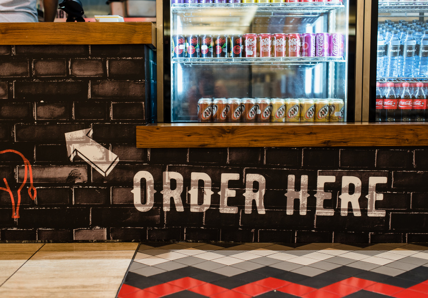 Slo Moe’s Opens With Free Lunch