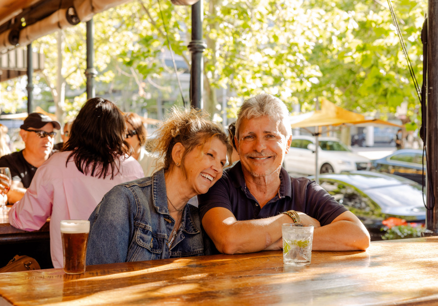 Meet the Couple on a Mission To Visit Every Pub In Australia