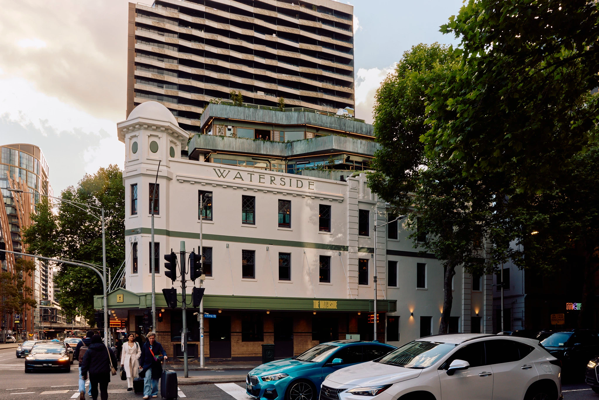Sand Hill Road Opens The Waterside, a Huge New CBD Pub | Broadsheet