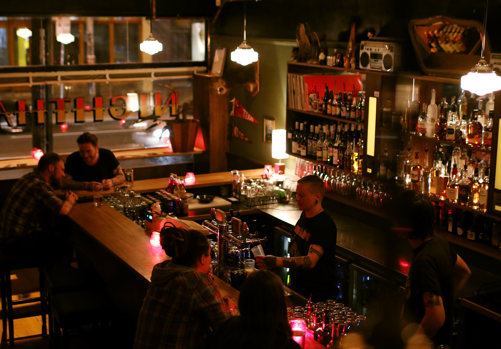 A Bar for Nighthawks