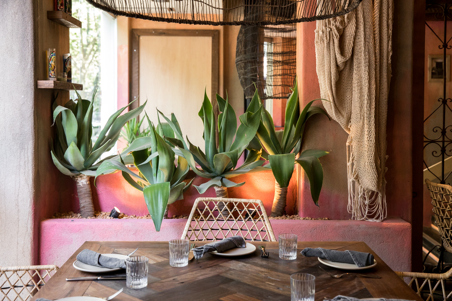 A Mexican Seafood Restaurant Opens in the Cross