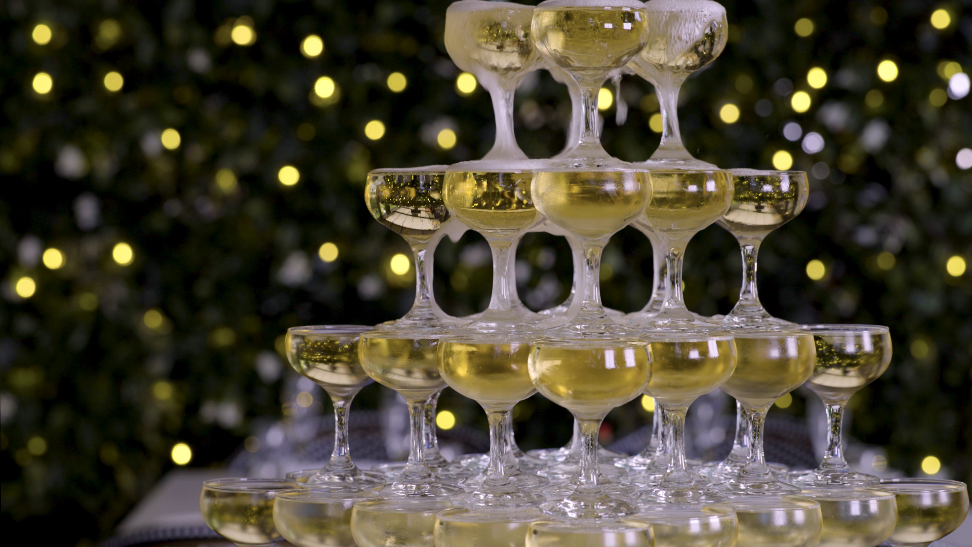 Video: How to Make a Champagne Tower