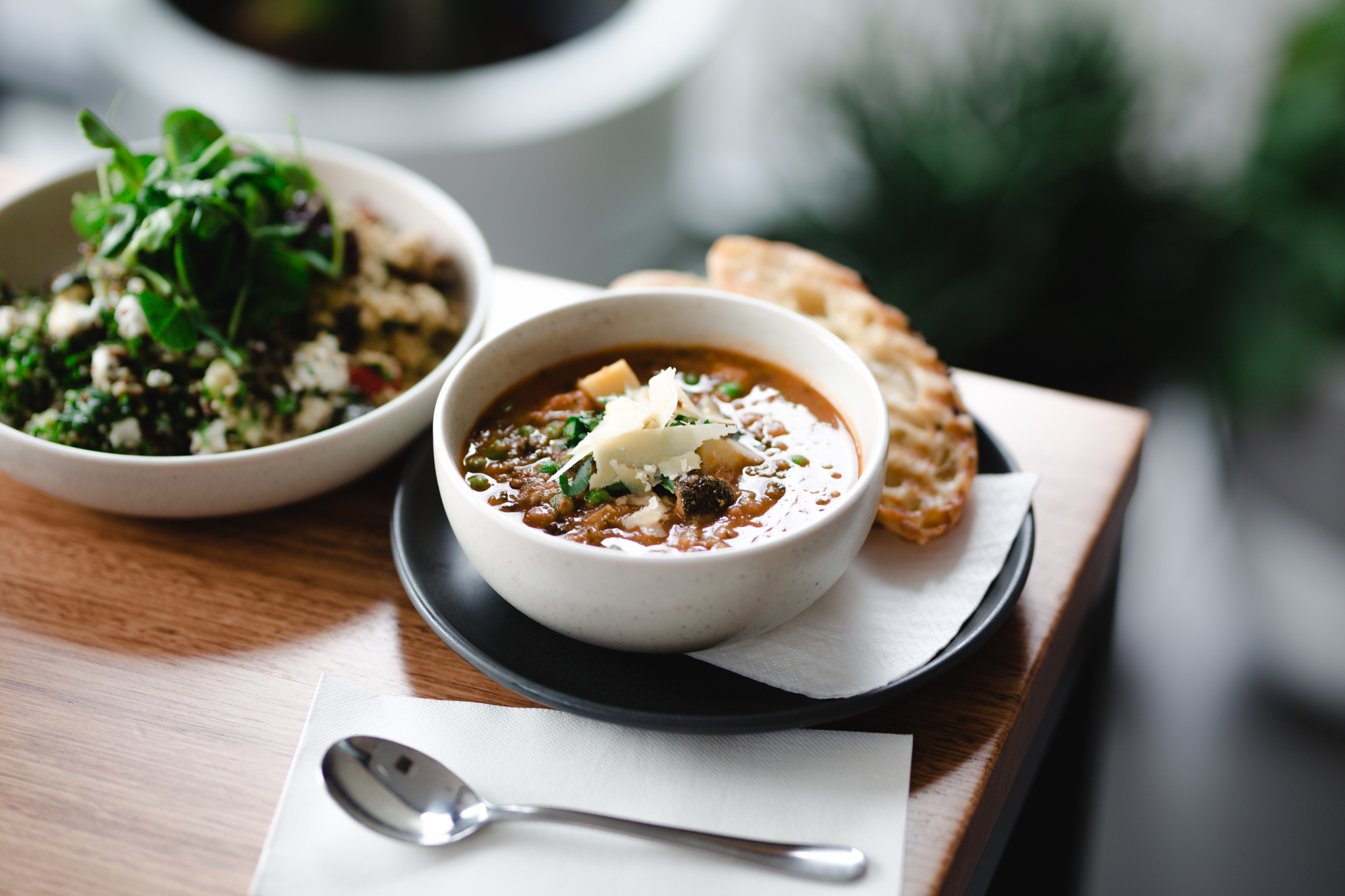 A Bright and Breezy Suburban Eatery Moves into Kent Town