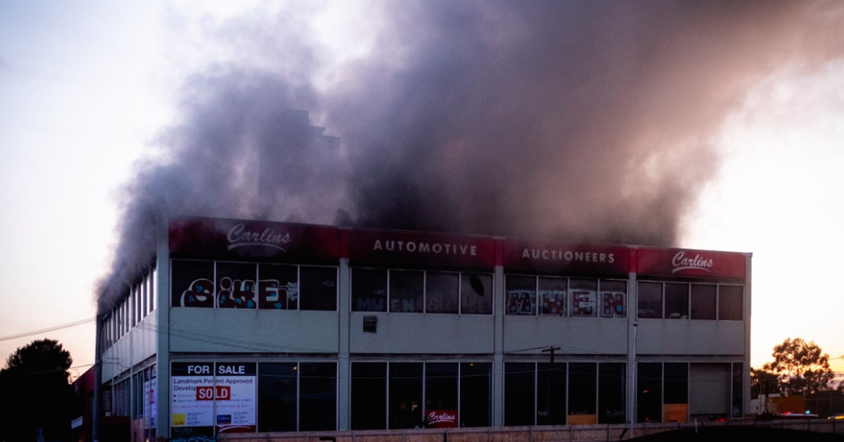 Twenty Firefighters Battle Massive Fire in South Melbourne