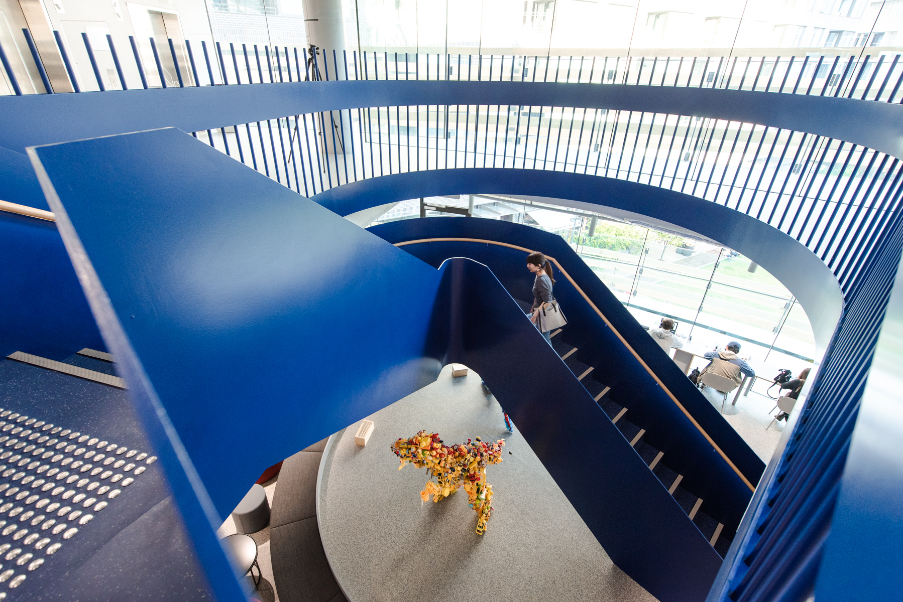 Now Open: Darling Square’s High-Tech Library Has More Than 30,000 Items ...