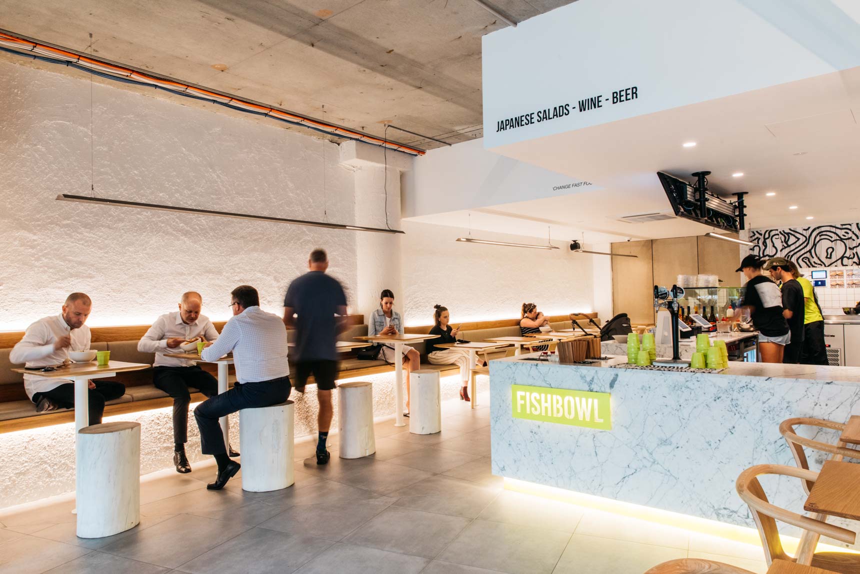 Booze and a Sleek Bar Give the Latest Fishbowl Diner a Restaurant-Like Feel