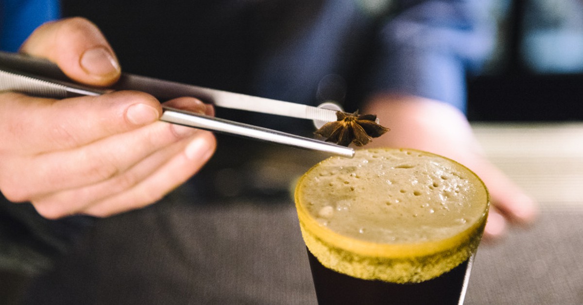 How to Make a Golden Cocktail