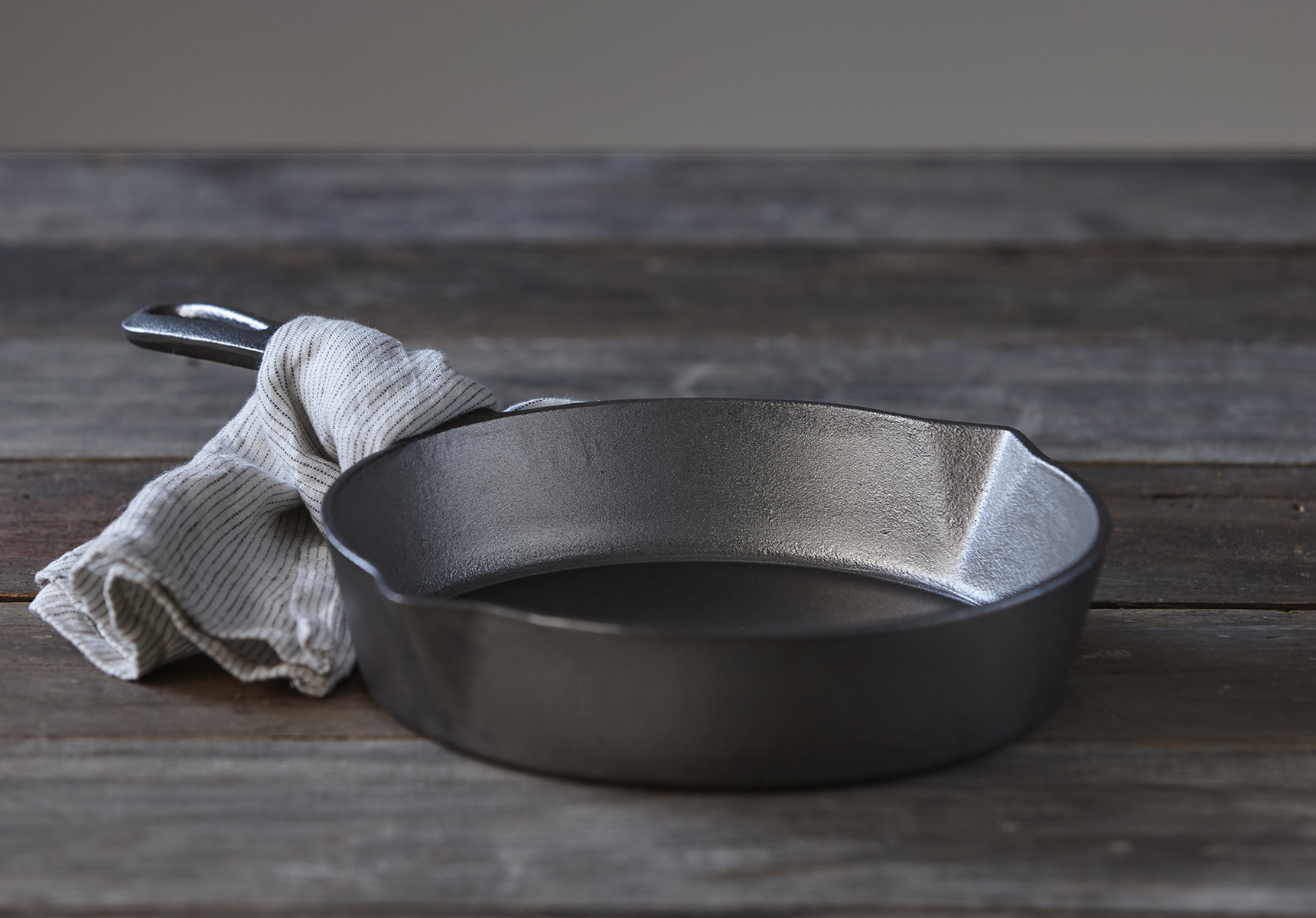 These Handmade Cast Iron Pans Are a Beautiful Addition to Your Kitchen ...